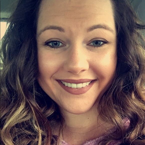 Allyson's Closet (@allyson_latour) | Poshmark